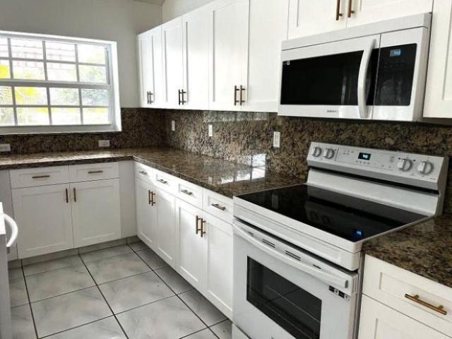 4 Br, 3 bath, Single Family 9590 Islamorada Terrace