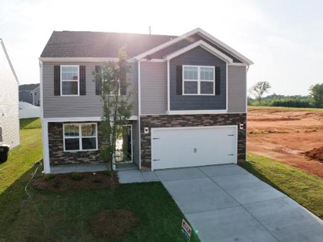 4 Br, 3 bath, Single Family 969 Pineland Dr