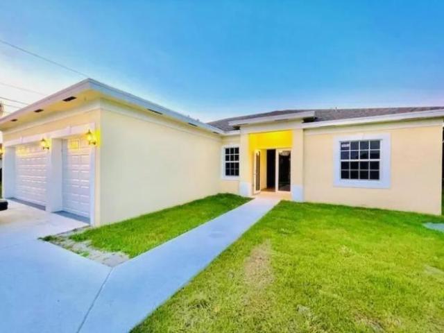 4 Br, 3 bath, Single Family 992 SW College Park Road
