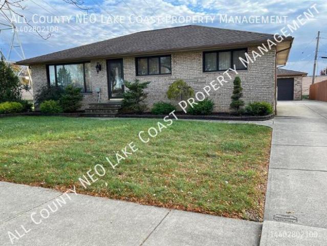 4 Br, 3 bath, Single Family 9953 Shady Ln