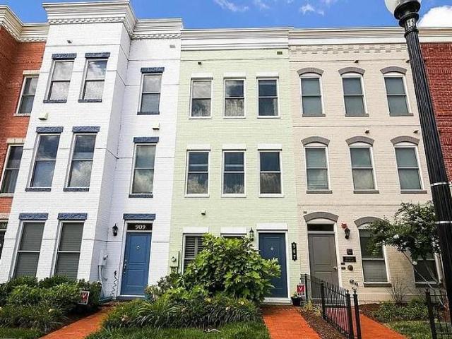 4 Br, 3 bath, Single Family 907 4th St SE