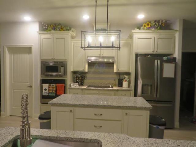 4 Br, 3 bath, Single Family 9167 Tara Cir