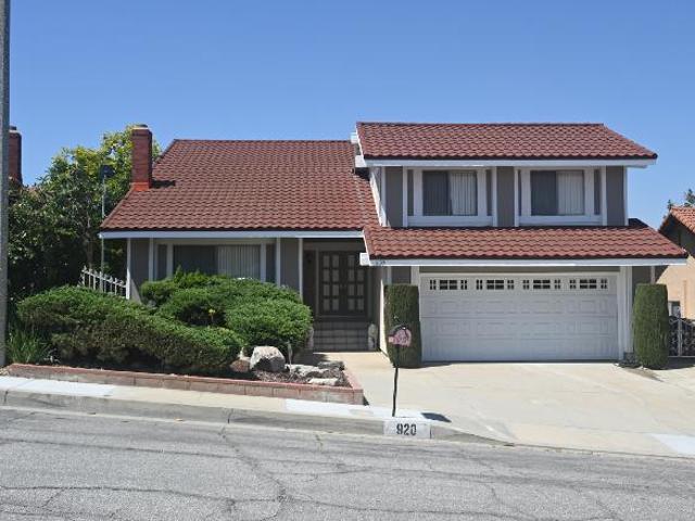 4 Br, 3 bath, Single Family 920 W Adams Ave
