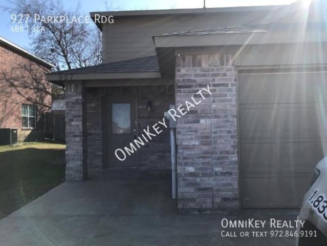 4 Br, 3 bath, Single Family 927 Parkplace Rdg