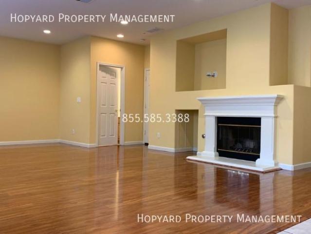 4 Br, 3 bath, Single Family 933 Desmet Drive