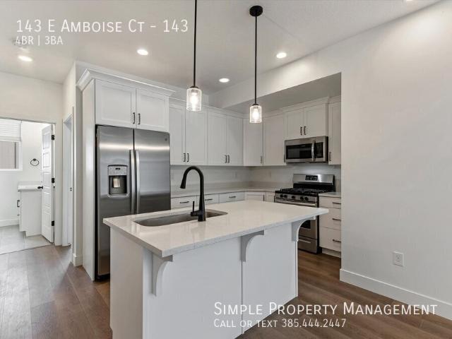 4 BR, 3 BA Apartment 143 E Amboise Ct, Sandy, UT 84070