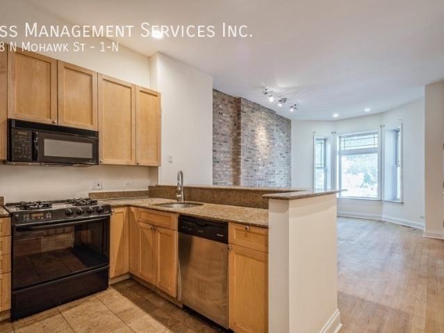 4 BR, 3 BA Apartment 1418 N Mohawk St, Chicago, IL 60610