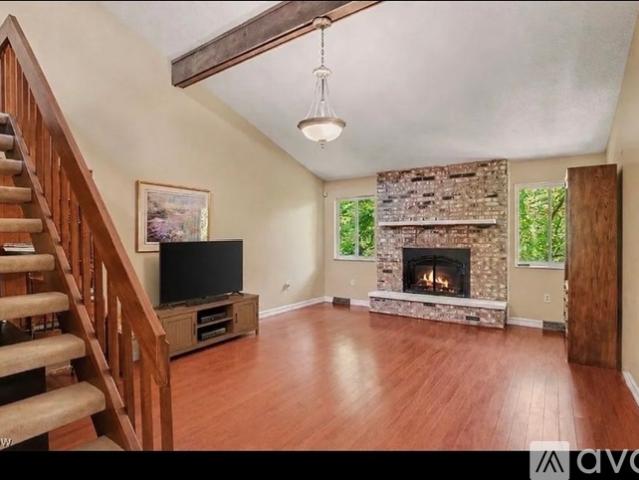 4 BR, 3 BA Apartment 1511 Homestead Drive, East Liverpool, OH 43920