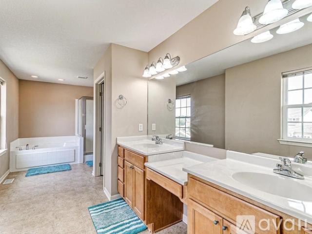 4 BR, 3 BA Apartment 15222 Aurora Circle, Urbandale, IA 50323