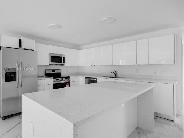4 BR, 3 BA Apartment 152 Northwest 18th Street, Homestead, FL 33030