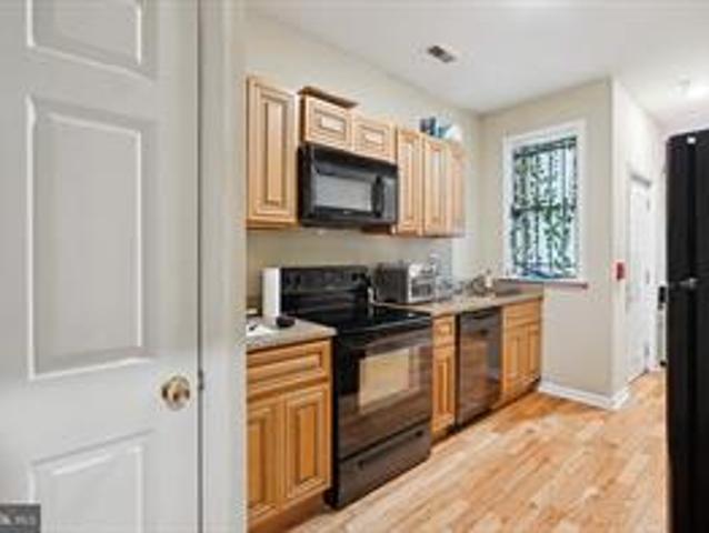 4 BR, 3 BA Apartment 1611 N 17th St, Philadelphia, PA 19121