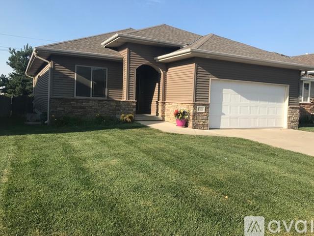 4 BR, 3 BA Apartment 17020 Cypress Street, Omaha, NE 68136