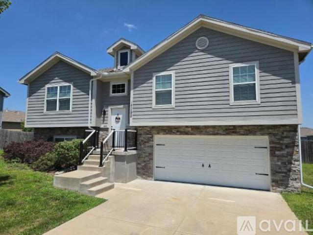 4 BR, 3 BA Apartment 17195 Pratt St, Gardner, KS 66030