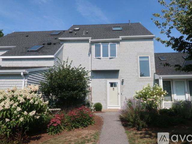 4 BR, 3 BA Apartment 17 Stage Neck Rd, Unit 3, York, ME 03909