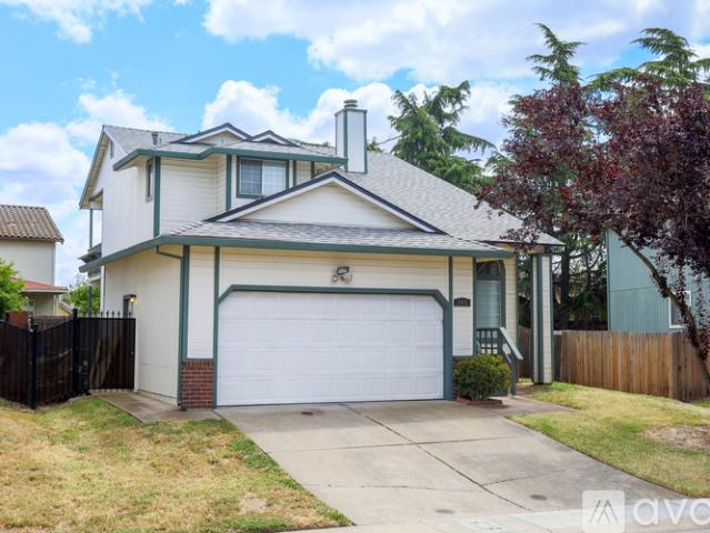 4 BR, 3 BA Apartment 183 Creekside Circle, Sacramento, CA 95823