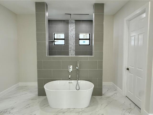 4 BR, 3 BA Apartment 1926 Northwest 21st Street, Cape Coral, FL 33993