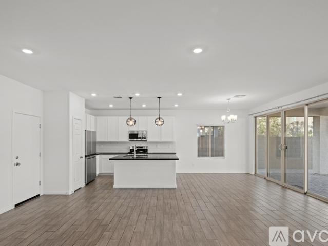 4 BR, 3 BA Apartment 1935 N Marketside Ave, Buckeye, AZ 85396