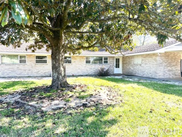 4 BR, 3 BA Apartment 10180 Devonshire Drive, Baton Rouge, LA 70809