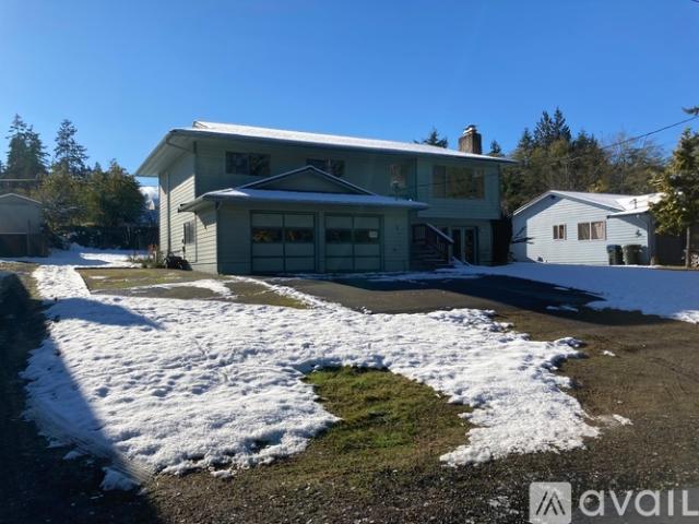 4 BR, 3 BA Apartment 1018 Olympus St, Port Angeles, WA 98362