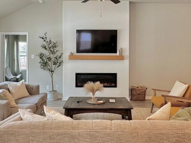 4 BR, 3 BA Apartment 1112 Elm Fall, Seguin, TX 78155
