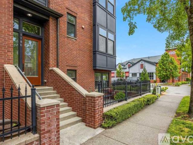 4 BR, 3 BA Apartment 1186 Northeast Park Drive, Unit Brighton on Park, Issaquah, WA 98029