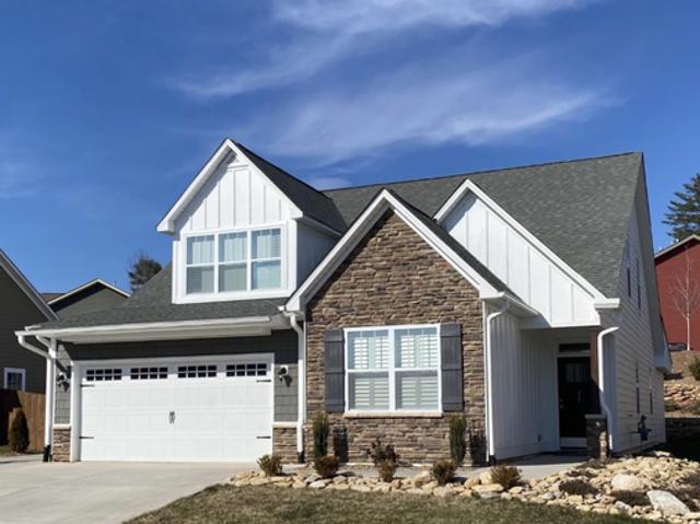 4 BR, 3 BA Apartment 11 Lyndon Cir, Arden, NC 28704