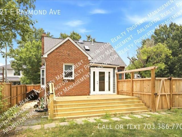 4 BR, 3 BA Apartment 121 E Raymond Ave, Alexandria, VA 22301