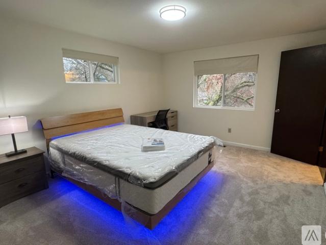 4 BR, 3 BA Apartment 12610 Southeast 27th Street, Bellevue, WA 98005