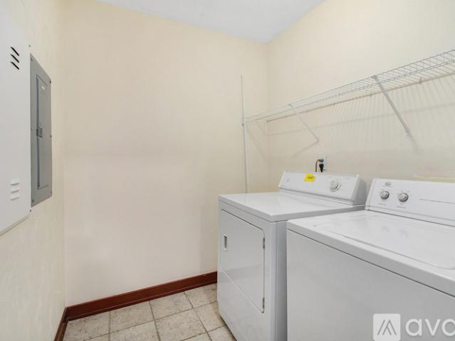 4 BR, 3 BA Apartment 1315 Fraternity Village Dr, Unit 1, Kalamazoo, MI 49006