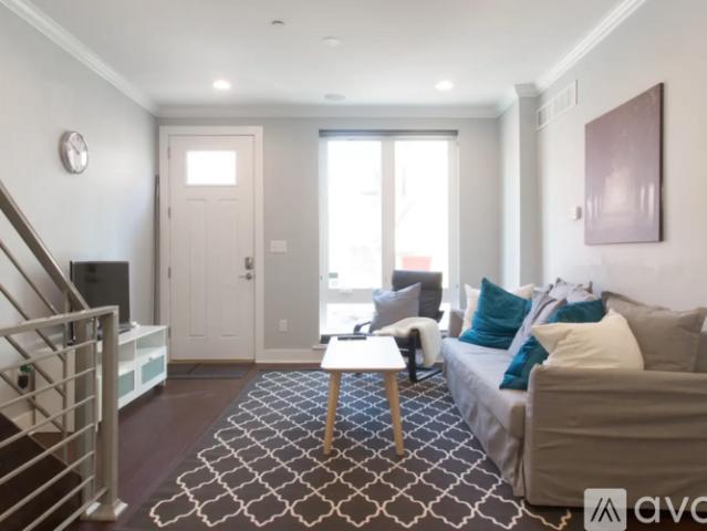 4 BR, 3 BA Apartment 1338 S Chadwick St, Philadelphia, PA 19146