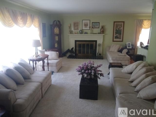 4 BR, 3 BA Apartment 1360 Puritan Avenue, Birmingham, MI 48009