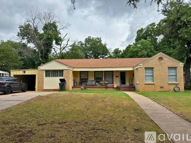 4 BR, 3 BA Apartment 2412 Dartmouth St, Wichita Falls, TX 76308