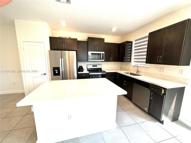 4 BR, 3 BA Apartment 2418 Southeast 10th Street, Homestead, FL 33035
