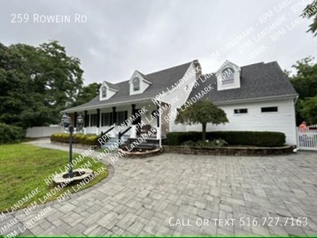 4 BR, 3 BA Apartment 259 Rowein Rd, Center Moriches, NY 11934