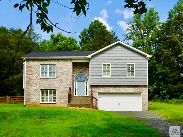 4 BR, 3 BA Apartment 2004 Mc Mahan Hollow Road, Pleasant View, TN 37146