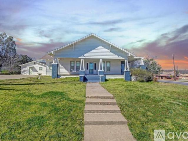 4 BR, 3 BA Apartment 200 Southwest 6th Avenue, Mineral Wells, TX 76067