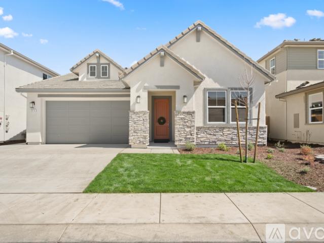 4 BR, 3 BA Apartment 2016 Melody Lane, Modesto, CA 95355