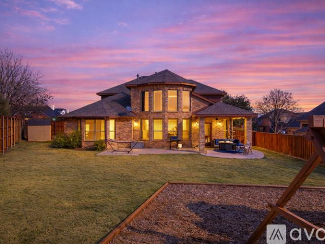 4 BR, 3 BA Apartment 201 Barkley Dr, Hickory Creek, TX 75065