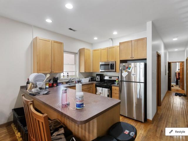 4 BR, 3 BA Apartment 2338 North Greenview, Chicago, IL 60614