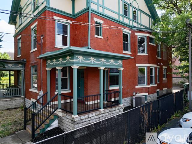 4 BR, 3 BA Apartment 2369 Park Ave, Cincinnati, OH 45206