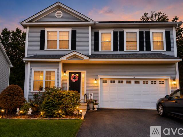 4 BR, 3 BA Apartment 23 Old Oak Ct, Southington, CT 06489
