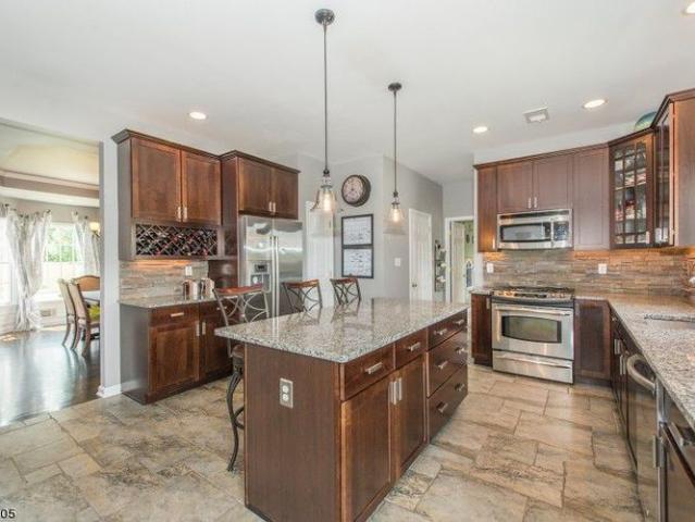 4 BR, 3 BA Apartment 2 Magestro Ct, Mount Olive Township, NJ 07828
