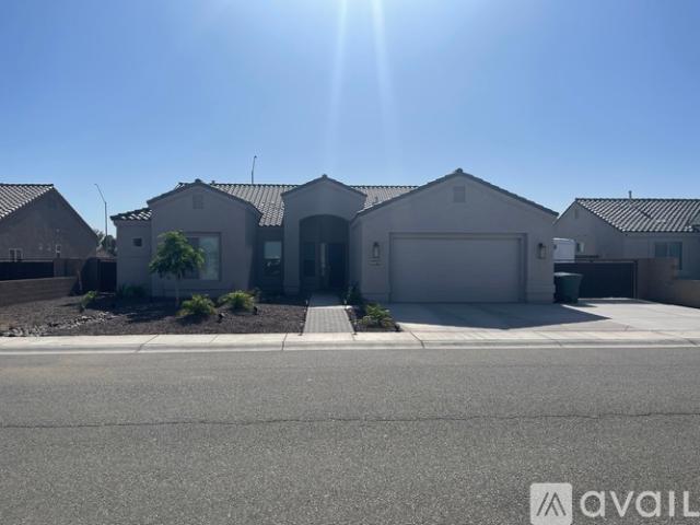 4 BR, 3 BA Apartment 3745 South Falcon Drive, Yuma, AZ 85365
