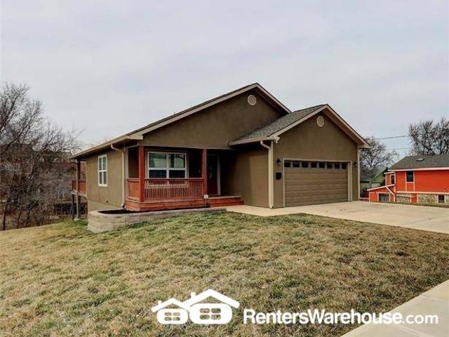 4 BR, 3 BA Apartment 3836 Lloyd St, Kansas City, KS 66103