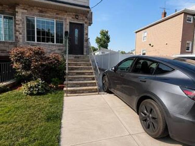4 BR, 3 BA Apartment 301 Netherland Avenue, Richmond County, NY 10303