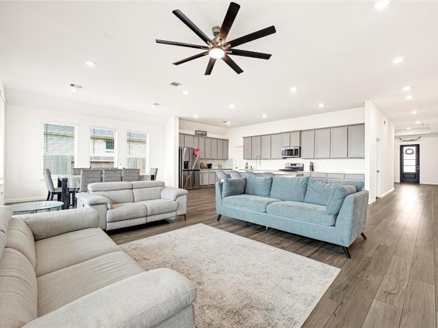 4 BR, 3 BA Apartment 31914 Lillie Lilac Lane, Hockley, TX 77447