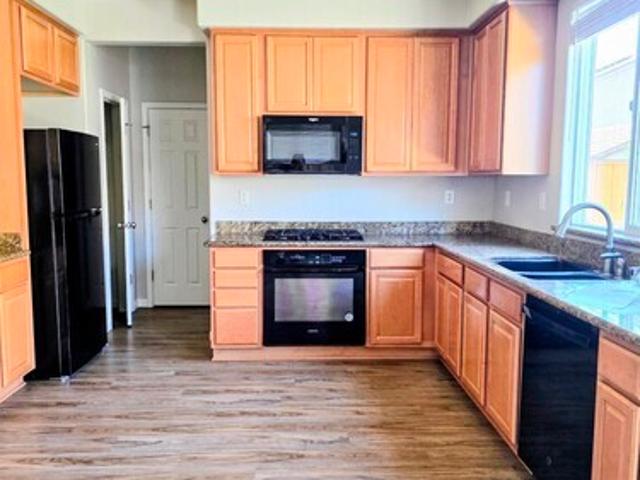 4 BR, 3 BA Apartment 325 American Farms Ave, Lathrop, CA 95330