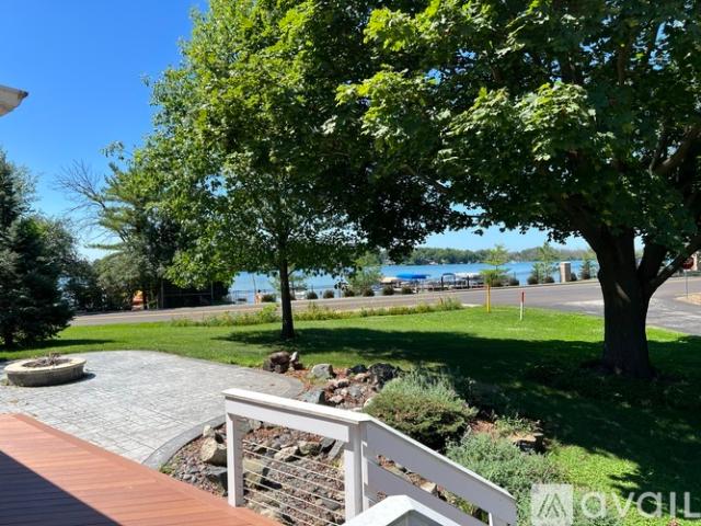 4 BR, 3 BA Apartment 3295 Silver Lake Drive, Oconomowoc, WI 53066