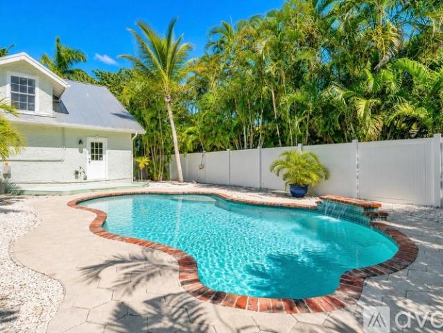 4 BR, 3 BA Apartment 3310 E Maritana Dr, St. Pete Beach, FL 33706