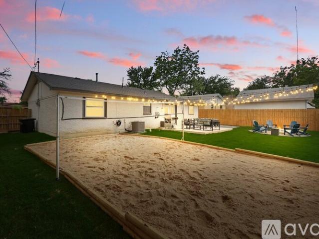 4 BR, 3 BA Apartment 3321 Ridgehaven St, Irving, TX 75062